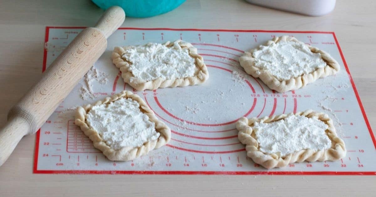 🥖 Best Baking Mat For Rolling Dough (With Pictures)